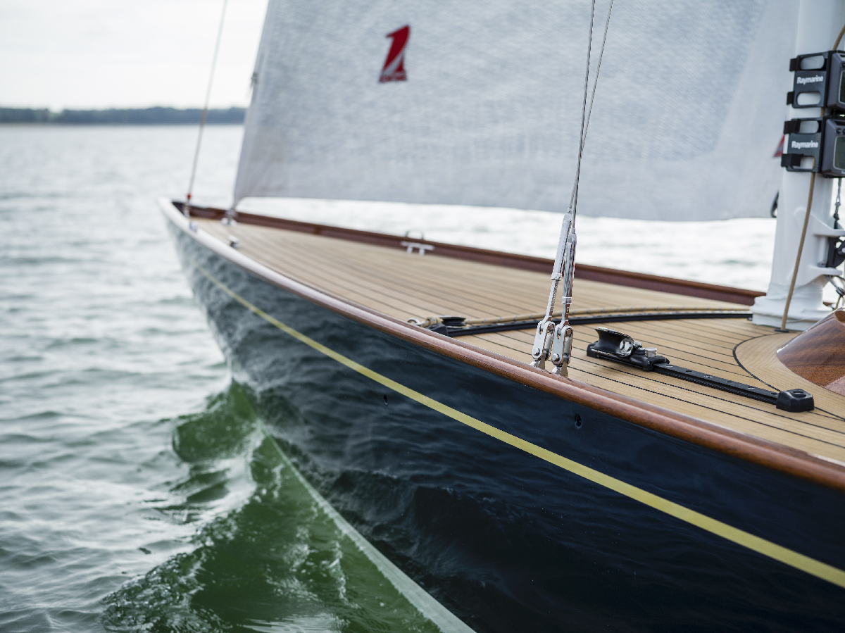 Spirit 30 electric yacht