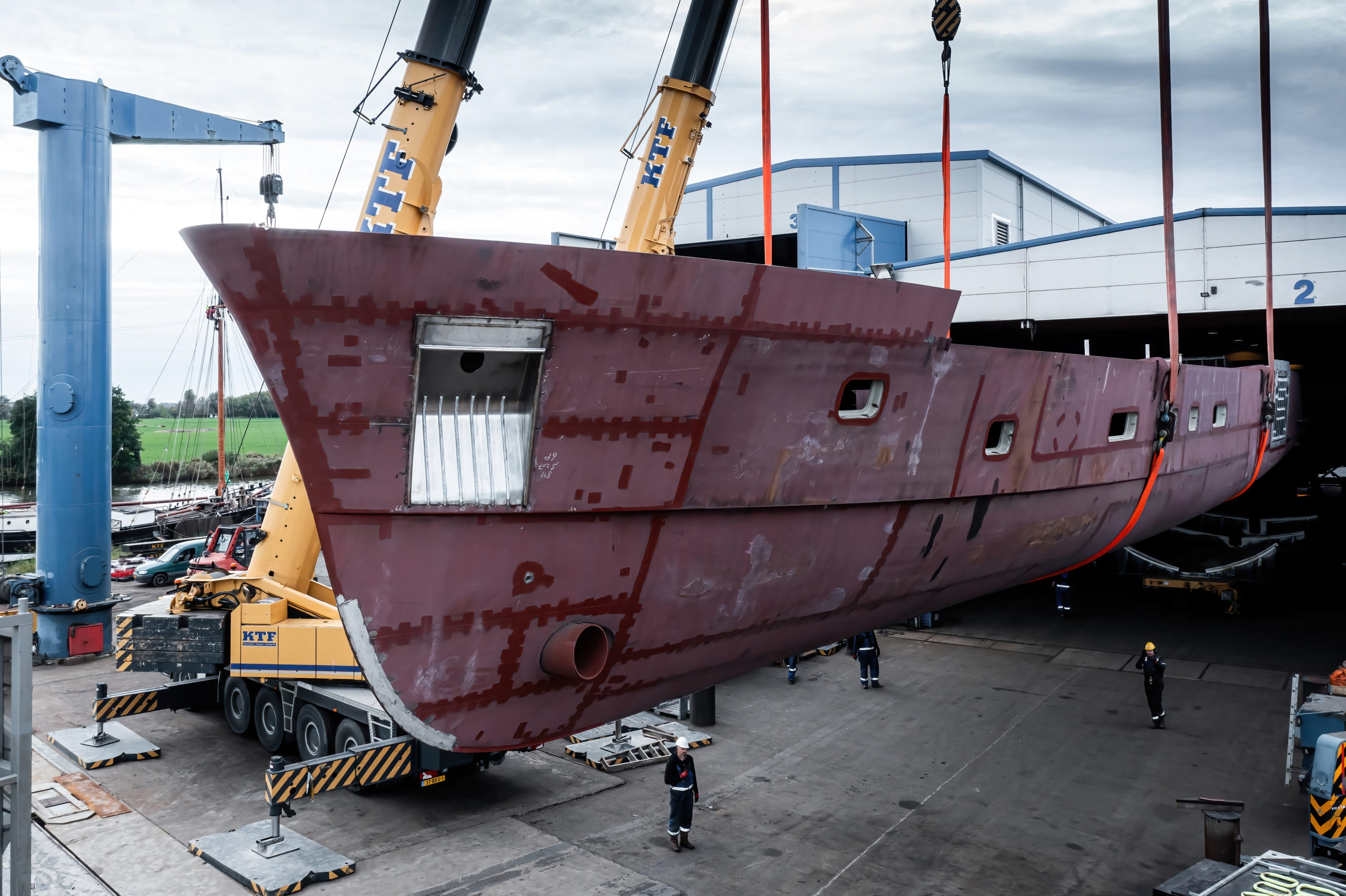 MOONEN MARTINIQUE HULL TURNING