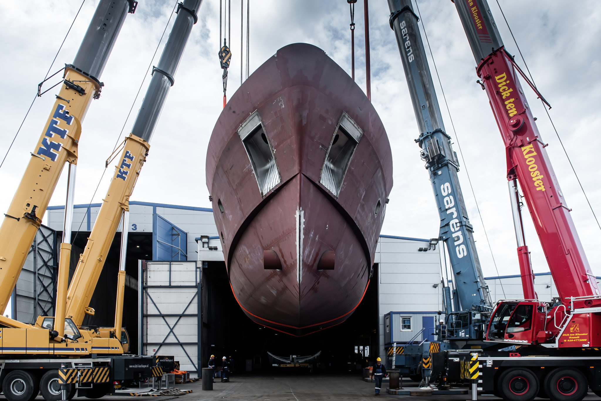 MOONEN MARTINIQUE HULL TURNING